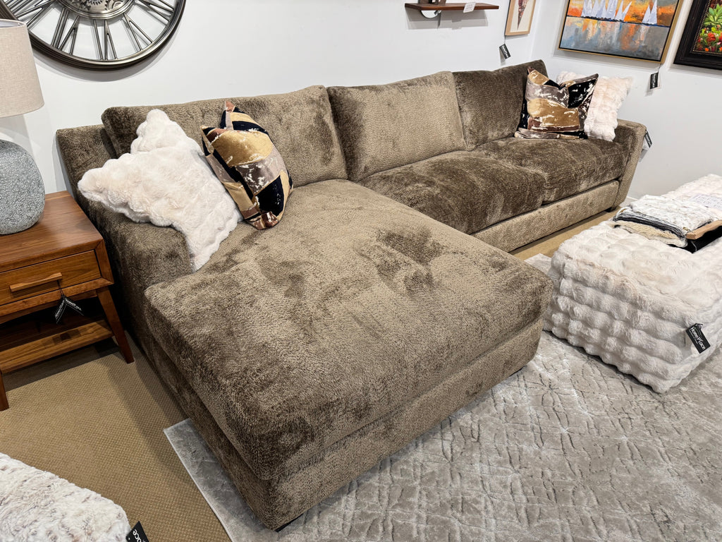 John Michael Designs – Model 5250 Grande – HomePlace Furniture & Design